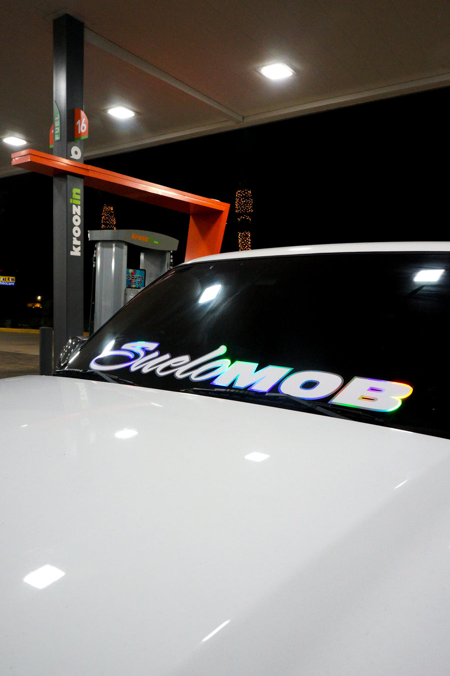 SueloMob Windshield Decal (Custom Color w/ Holographic Outline) – SueloMOB